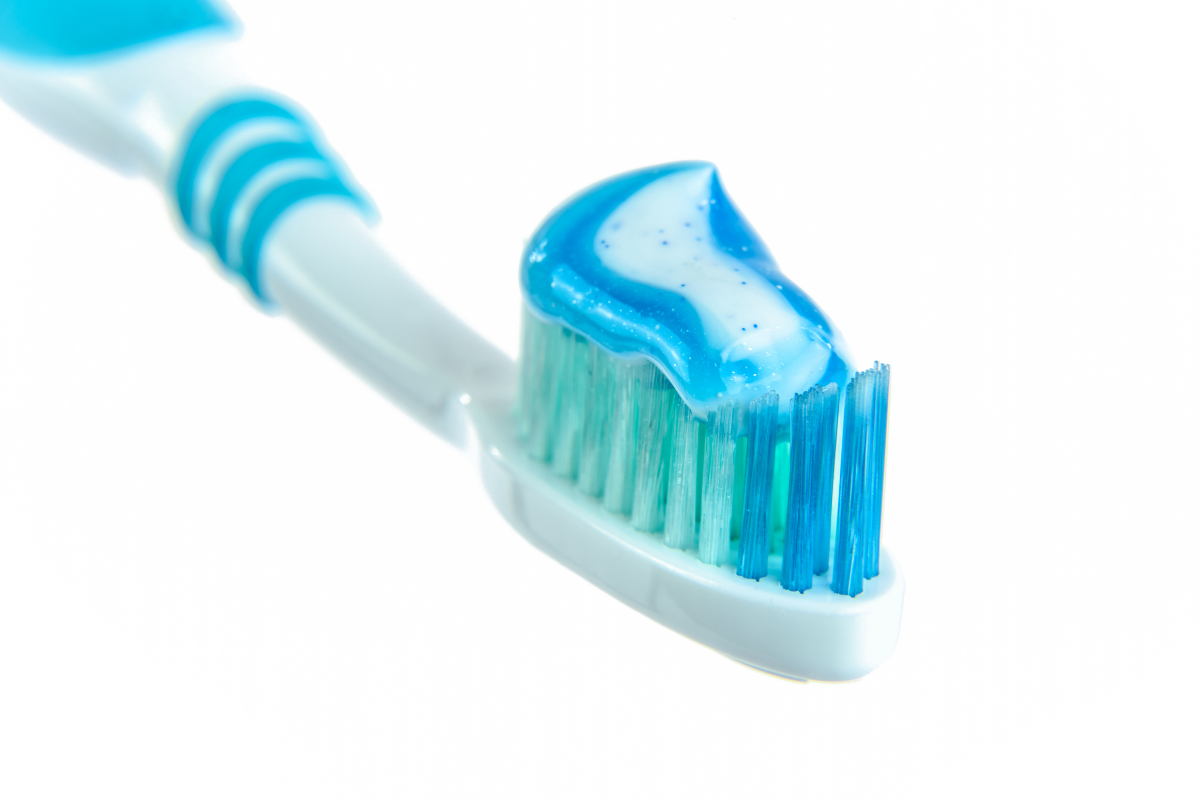 Purple Toothpaste: Real Whitening or Just Optical Illusion?